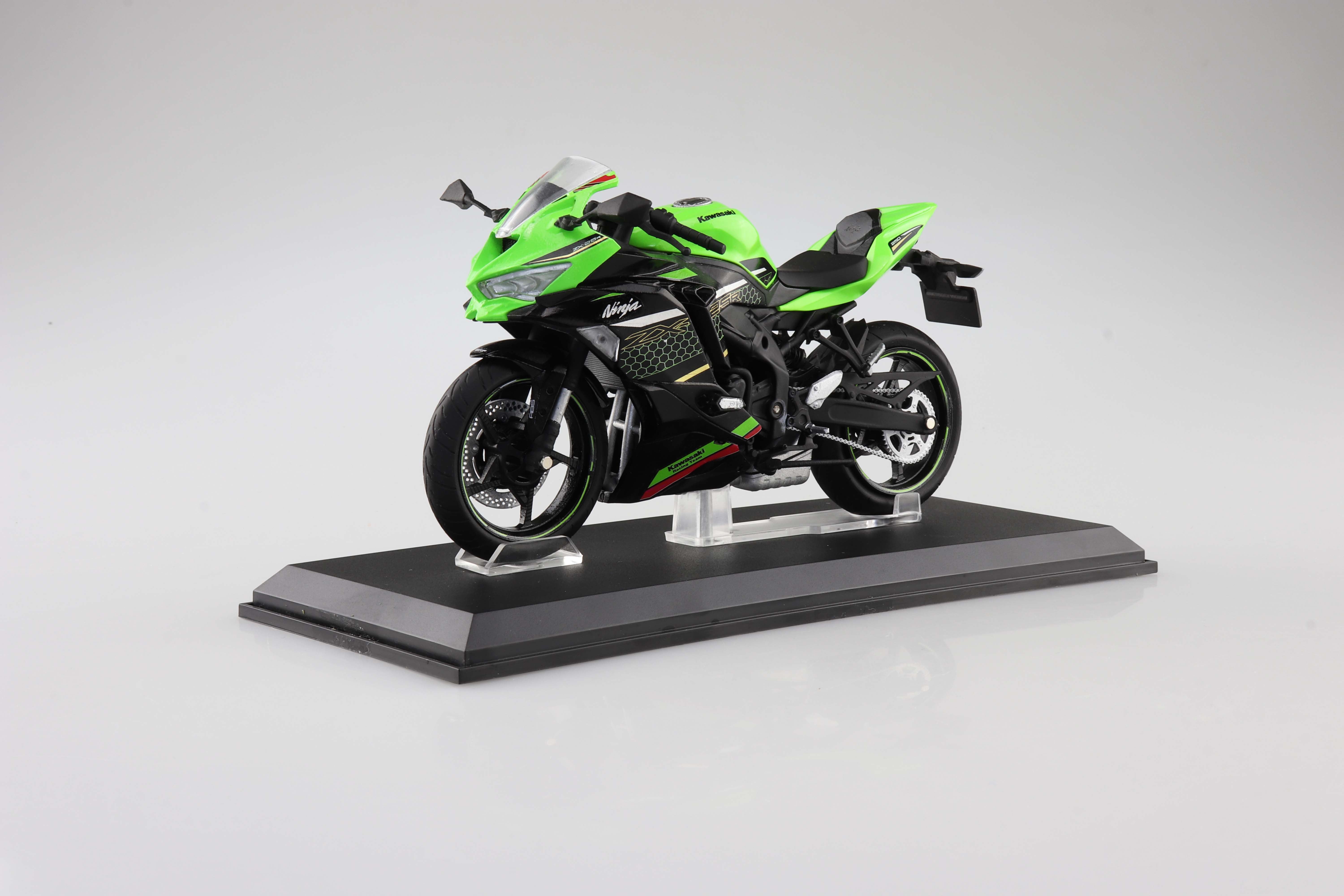 Aoshima 1/12 Diecast Motorcycle, KAWASAKI Ninja ZX-25R Lime Green×Ebon
